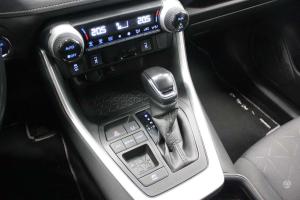 Grey Toyota RAV4 2019 in Kaunas, with an engine capacity of 2.49 L and mileage of 114 thousand km for 26900 €, photo 29 on AUTOMOTO.COM.LV