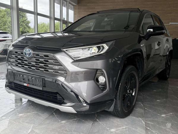 Grey Toyota RAV4 2019 in Panevezys, with an engine capacity of 2.50 L and mileage of 161 thousand km for 23400 €, photo 2 on AUTOMOTO.COM.LV