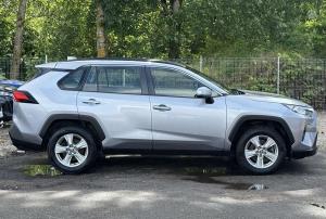 Grey Toyota RAV4 2019 in Vilnius, with an engine capacity of 2.49 L and mileage of 167 thousand km for 20990 €, photo 5 on AUTOMOTO.COM.LV