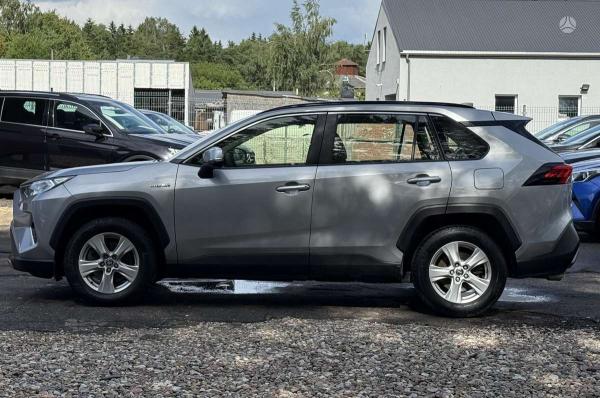 Grey Toyota RAV4 2019 in Vilnius, with an engine capacity of 2.49 L and mileage of 167 thousand km for 20990 €, photo 8 on AUTOMOTO.COM.LV