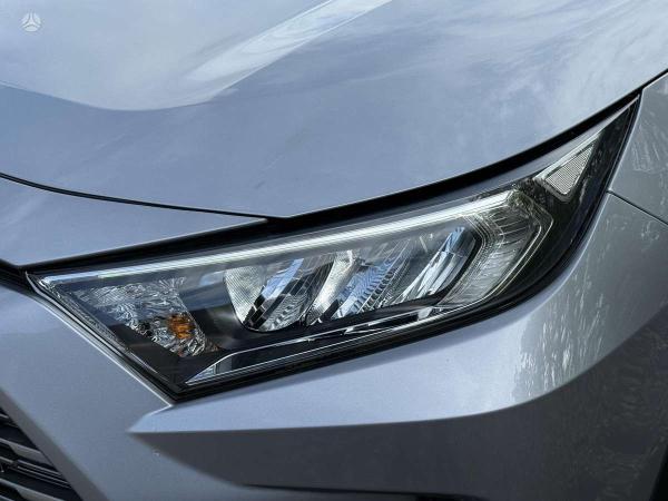 Grey Toyota RAV4 2019 in Vilnius, with an engine capacity of 2.49 L and mileage of 167 thousand km for 20990 €, photo 9 on AUTOMOTO.COM.LV