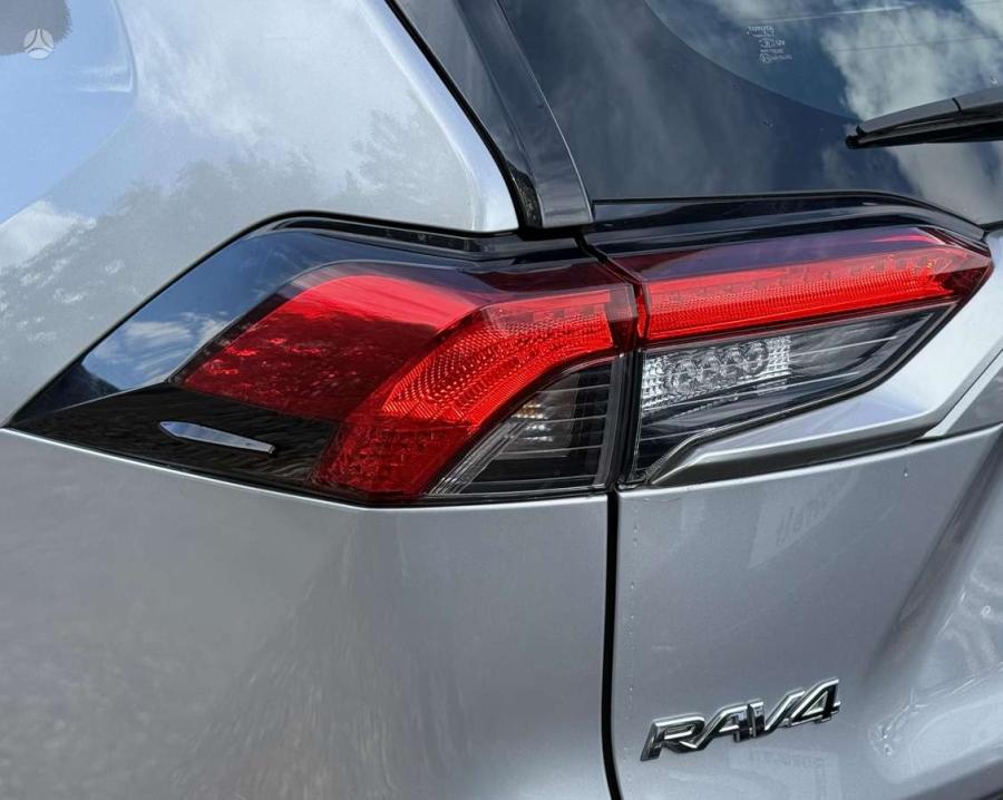 Grey Toyota RAV4 2019 in Vilnius, with an engine capacity of 2.49 L and mileage of 167 thousand km for 20990 €, photo 11 on AUTOMOTO.COM.LV