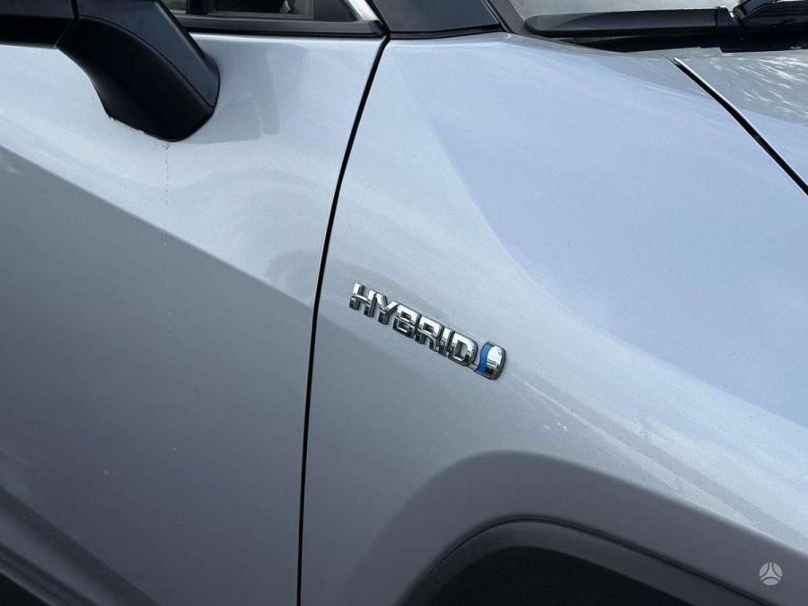 Grey Toyota RAV4 2019 in Vilnius, with an engine capacity of 2.49 L and mileage of 167 thousand km for 20990 €, photo 12 on AUTOMOTO.COM.LV