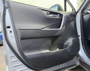 Grey Toyota RAV4 2019 in Vilnius, with an engine capacity of 2.49 L and mileage of 167 thousand km for 20990 €, photo 13 on AUTOMOTO.COM.LV