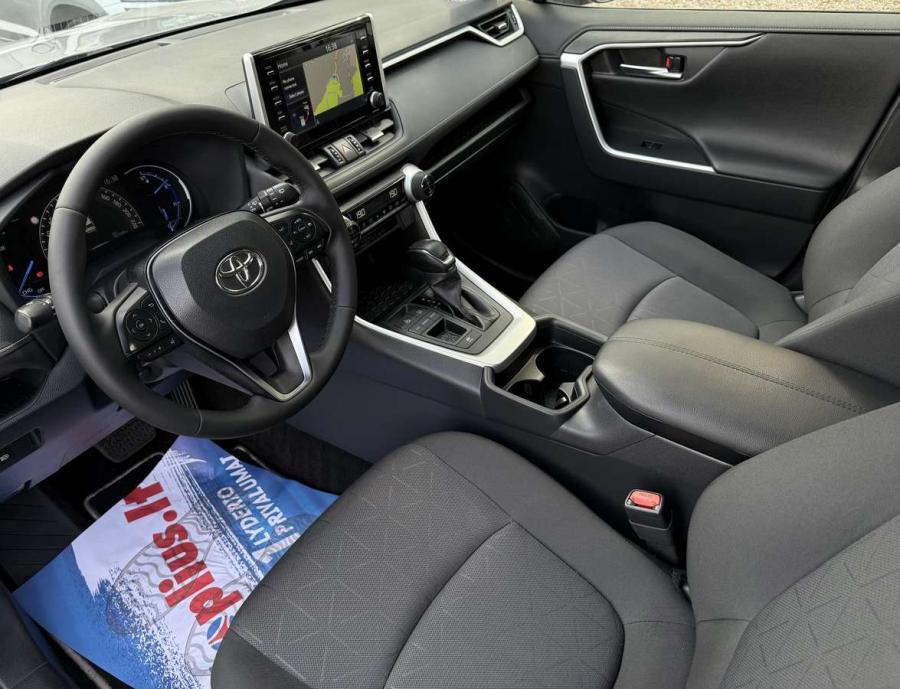 Grey Toyota RAV4 2019 in Vilnius, with an engine capacity of 2.49 L and mileage of 167 thousand km for 20990 €, photo 14 on AUTOMOTO.COM.LV