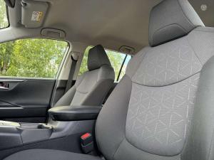 Grey Toyota RAV4 2019 in Vilnius, with an engine capacity of 2.49 L and mileage of 167 thousand km for 20990 €, photo 16 on AUTOMOTO.COM.LV