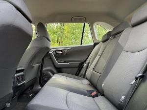 Grey Toyota RAV4 2019 in Vilnius, with an engine capacity of 2.49 L and mileage of 167 thousand km for 20990 €, photo 18 on AUTOMOTO.COM.LV