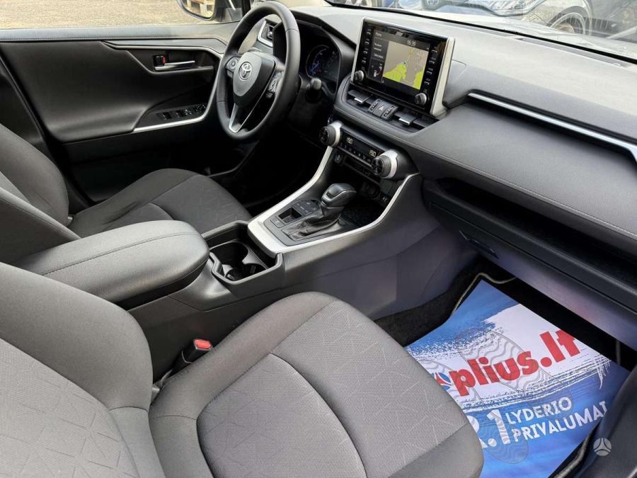 Grey Toyota RAV4 2019 in Vilnius, with an engine capacity of 2.49 L and mileage of 167 thousand km for 20990 €, photo 22 on AUTOMOTO.COM.LV