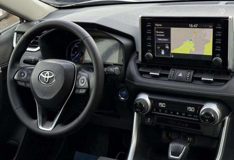 Grey Toyota RAV4 2019 in Vilnius, with an engine capacity of 2.49 L and mileage of 167 thousand km for 20990 €, photo 24 on AUTOMOTO.COM.LV