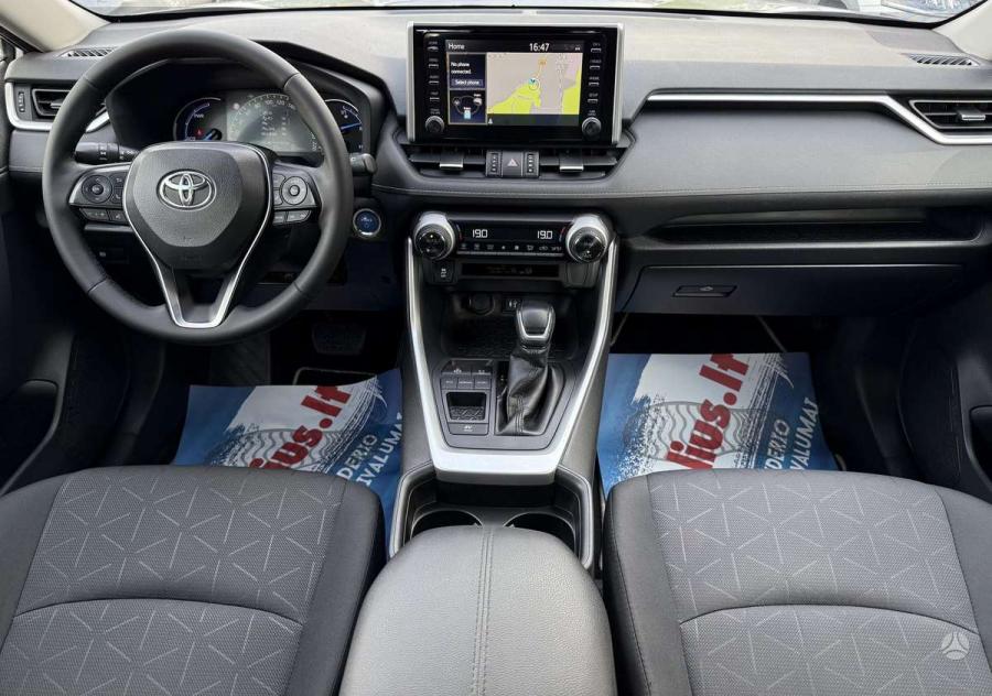 Grey Toyota RAV4 2019 in Vilnius, with an engine capacity of 2.49 L and mileage of 167 thousand km for 20990 €, photo 25 on AUTOMOTO.COM.LV