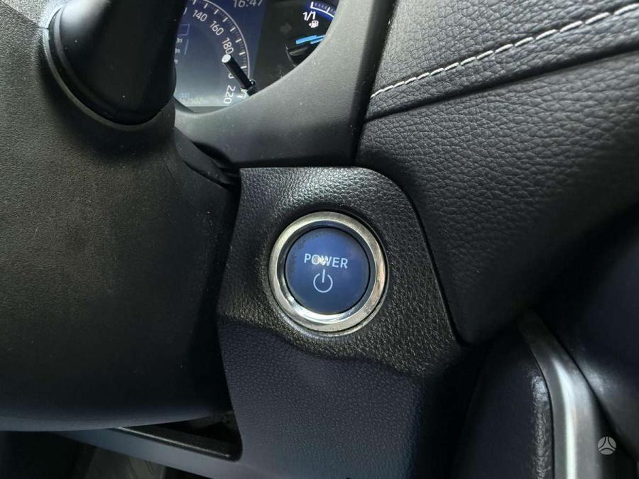 Grey Toyota RAV4 2019 in Vilnius, with an engine capacity of 2.49 L and mileage of 167 thousand km for 20990 €, photo 30 on AUTOMOTO.COM.LV