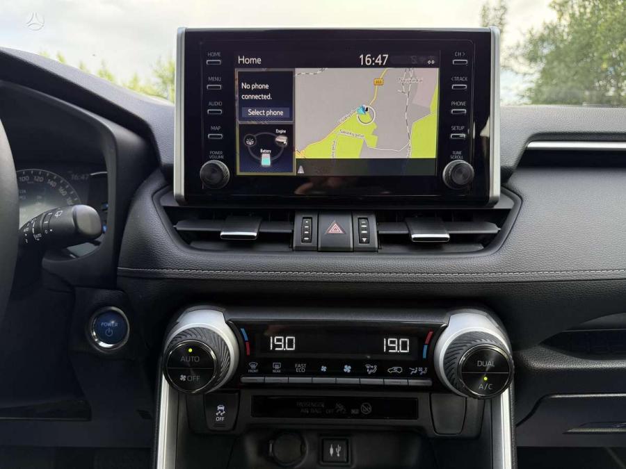 Grey Toyota RAV4 2019 in Vilnius, with an engine capacity of 2.49 L and mileage of 167 thousand km for 20990 €, photo 31 on AUTOMOTO.COM.LV