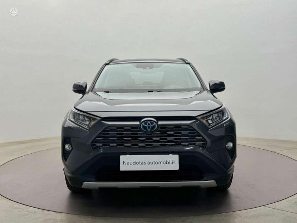 Grey Toyota RAV4 2019 in Panevezys, with an engine capacity of 2.49 L and mileage of 224 thousand km for 21590 €, photo 2 on AUTOMOTO.COM.LV
