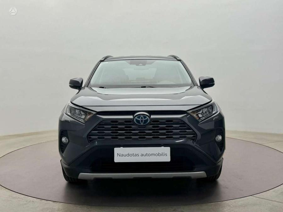 Grey Toyota RAV4 2019 in Panevezys, with an engine capacity of 2.49 L and mileage of 224 thousand km for 21590 €, photo 3 on AUTOMOTO.COM.LV