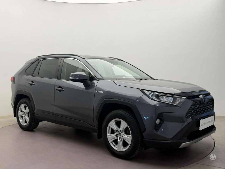 Grey Toyota RAV4 2019 in Panevezys, with an engine capacity of 2.49 L and mileage of 224 thousand km for 21590 €, photo 4 on AUTOMOTO.COM.LV