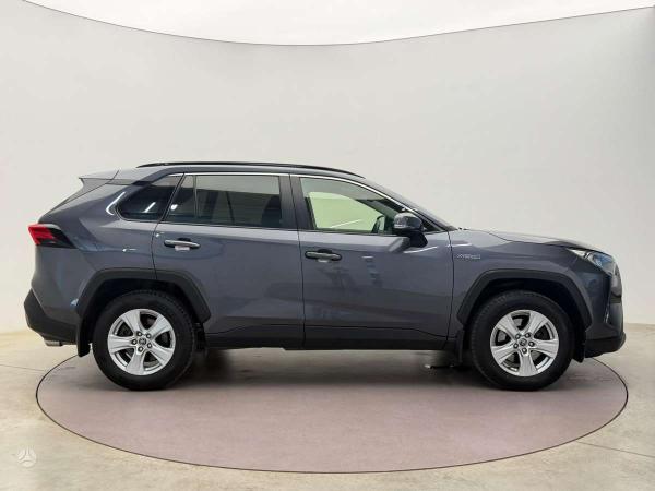 Grey Toyota RAV4 2019 in Panevezys, with an engine capacity of 2.49 L and mileage of 224 thousand km for 21590 €, photo 4 on AUTOMOTO.COM.LV