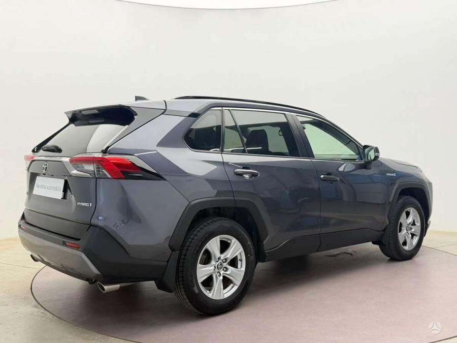 Grey Toyota RAV4 2019 in Panevezys, with an engine capacity of 2.49 L and mileage of 224 thousand km for 21590 €, photo 9 on AUTOMOTO.COM.LV