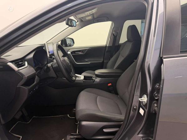 Grey Toyota RAV4 2019 in Panevezys, with an engine capacity of 2.49 L and mileage of 224 thousand km for 21590 €, photo 9 on AUTOMOTO.COM.LV