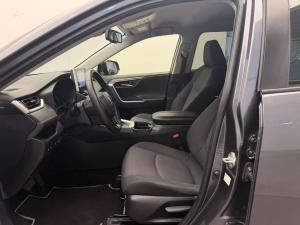 Grey Toyota RAV4 2019 in Panevezys, with an engine capacity of 2.49 L and mileage of 224 thousand km for 21590 €, photo 10 on AUTOMOTO.COM.LV