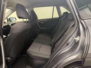 Grey Toyota RAV4 2019 in Panevezys, with an engine capacity of 2.49 L and mileage of 224 thousand km for 21590 €, photo 13 on AUTOMOTO.COM.LV