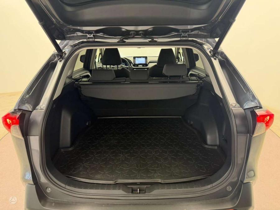 Grey Toyota RAV4 2019 in Panevezys, with an engine capacity of 2.49 L and mileage of 224 thousand km for 21590 €, photo 14 on AUTOMOTO.COM.LV