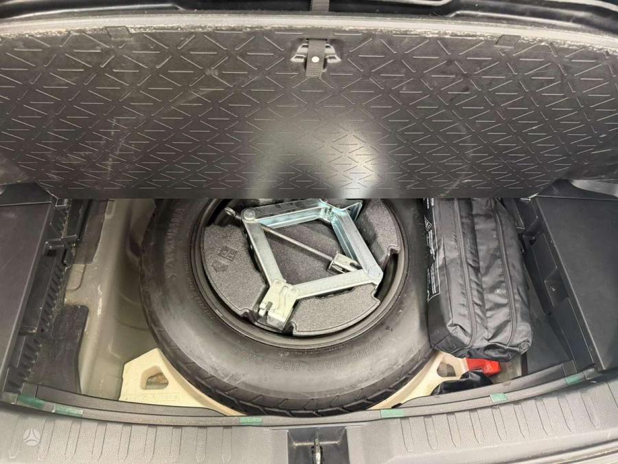 Grey Toyota RAV4 2019 in Panevezys, with an engine capacity of 2.49 L and mileage of 224 thousand km for 21590 €, photo 15 on AUTOMOTO.COM.LV