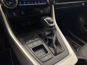 Grey Toyota RAV4 2019 in Panevezys, with an engine capacity of 2.49 L and mileage of 224 thousand km for 21590 €, photo 34 on AUTOMOTO.COM.LV