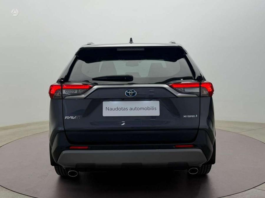 Grey Toyota RAV4 2019 in Panevezys, with an engine capacity of 2.49 L and mileage of 224 thousand km for 21590 €, photo 38 on AUTOMOTO.COM.LV
