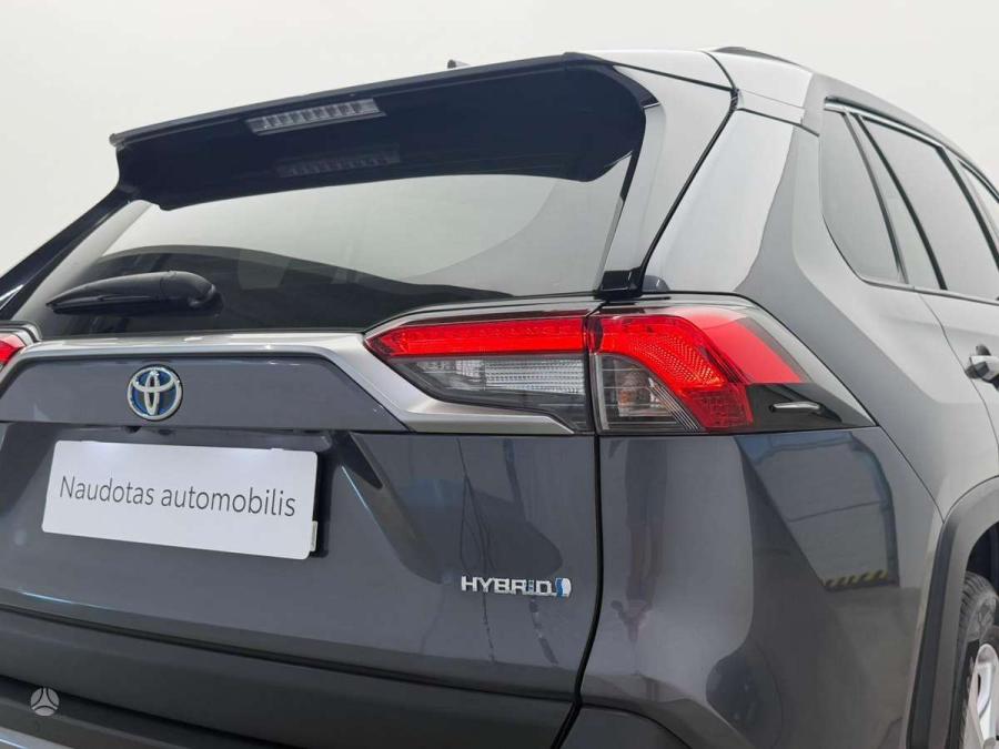 Grey Toyota RAV4 2019 in Panevezys, with an engine capacity of 2.49 L and mileage of 224 thousand km for 21590 €, photo 39 on AUTOMOTO.COM.LV
