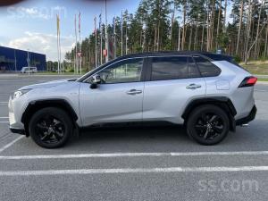 Grey Toyota RAV4 2019 in Riga, with an engine capacity of 2.50 L and mileage of 63 thousand km for 29500 €, photo  on AUTOMOTO.COM.LV