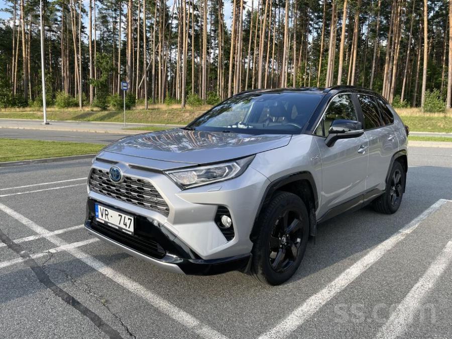 Grey Toyota RAV4 2019 in Riga, with an engine capacity of 2.50 L and mileage of 63 thousand km for 29500 €, photo 4 on AUTOMOTO.COM.LV