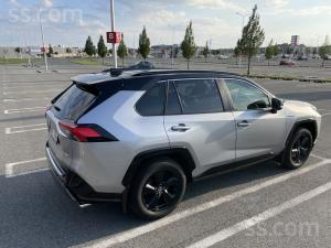 Grey Toyota RAV4 2019 in Riga, with an engine capacity of 2.50 L and mileage of 63 thousand km for 29500 €, photo 5 on AUTOMOTO.COM.LV