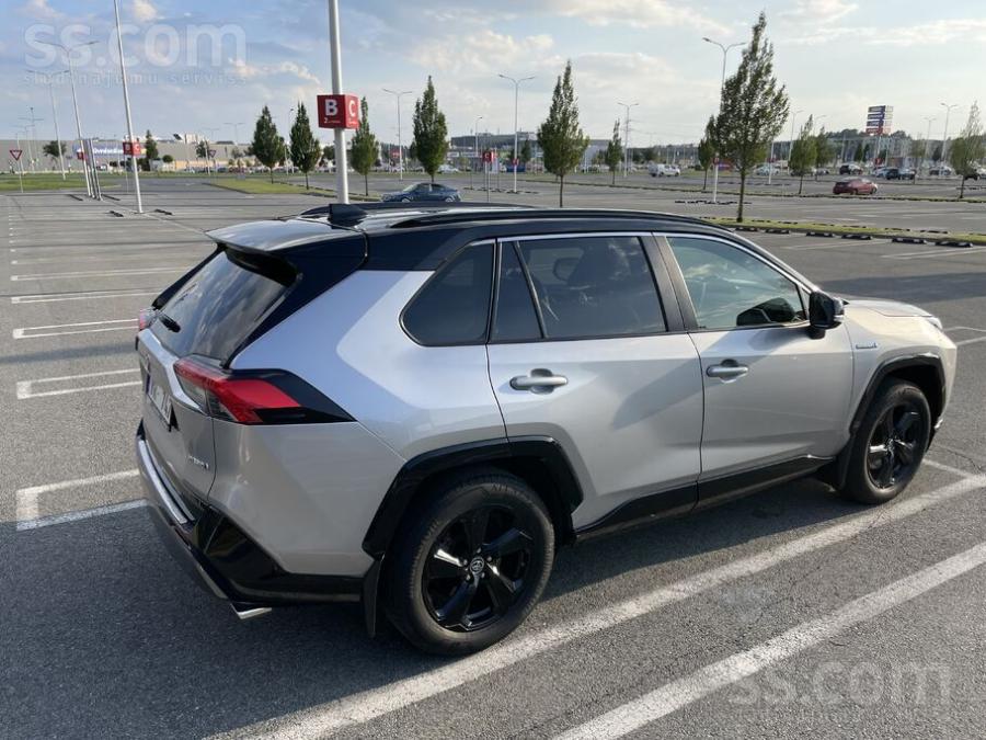 Grey Toyota RAV4 2019 in Riga, with an engine capacity of 2.50 L and mileage of 63 thousand km for 29500 €, photo 5 on AUTOMOTO.COM.LV