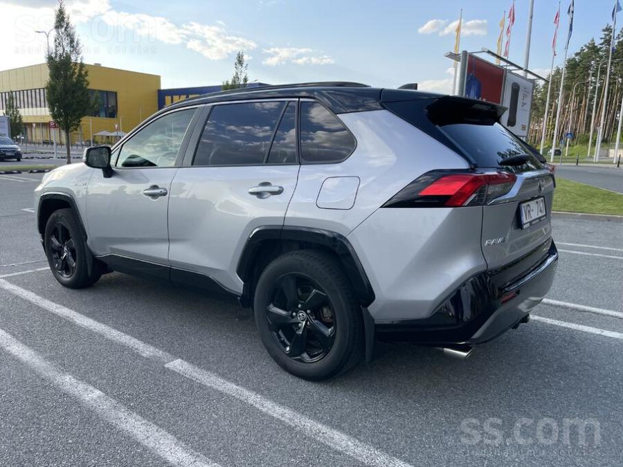 Grey Toyota RAV4 2019 in Riga, with an engine capacity of 2.50 L and mileage of 63 thousand km for 29500 €, photo 6 on AUTOMOTO.COM.LV