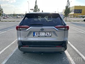 Grey Toyota RAV4 2019 in Riga, with an engine capacity of 2.50 L and mileage of 63 thousand km for 29500 €, photo 7 on AUTOMOTO.COM.LV