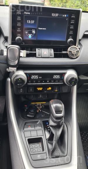 Grey Toyota RAV4 2019 in Riga, with an engine capacity of 2.50 L and mileage of 63 thousand km for 29500 €, photo 9 on AUTOMOTO.COM.LV
