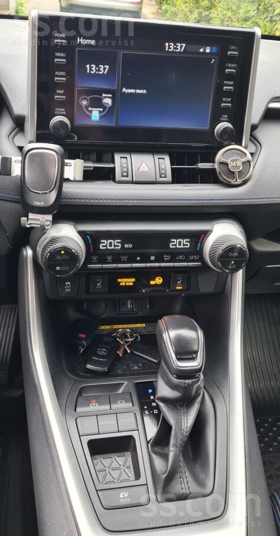 Grey Toyota RAV4 2019 in Riga, with an engine capacity of 2.50 L and mileage of 63 thousand km for 29500 €, photo 9 on AUTOMOTO.COM.LV