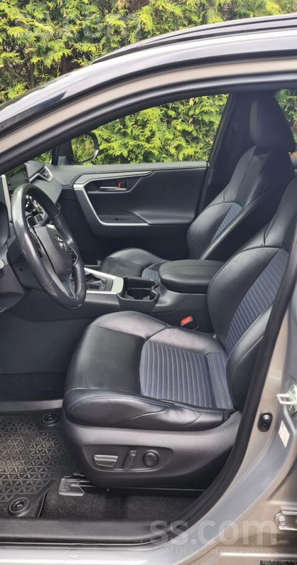Pelēks Toyota RAV4 2019 Rīga, ar dzinēja tilpumu 2.50 L un nobraukumu 63 tūkst. km par 29500 €, foto 9 vietnē AUTOMOTO.COM.LV