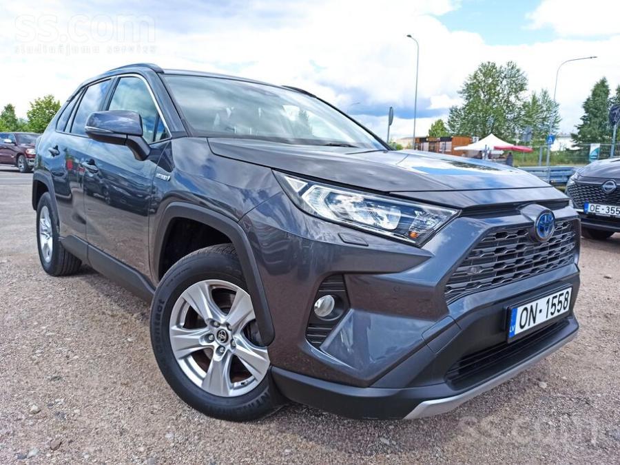 Grey Toyota RAV4 2019 in Daugavpils, with an engine capacity of 2.50 L and mileage of 0 thousand km for 23300 €, photo 3 on AUTOMOTO.COM.LV