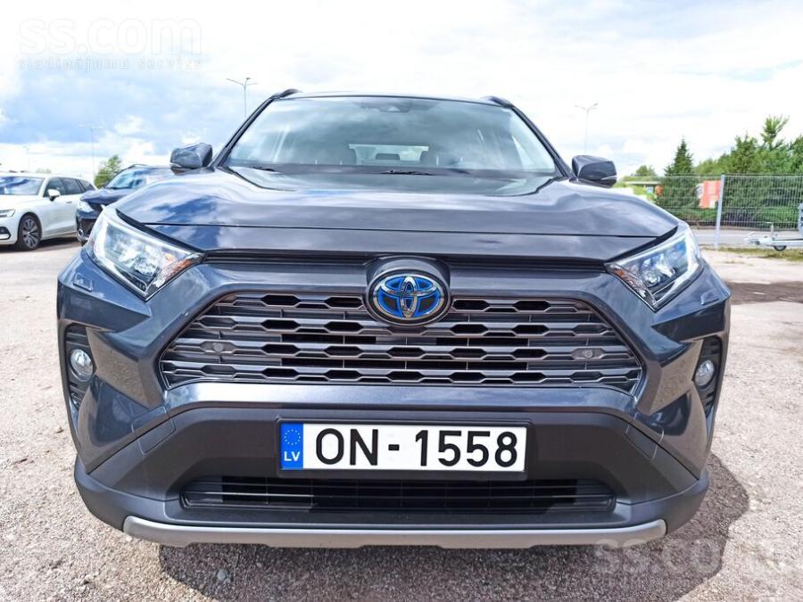 Grey Toyota RAV4 2019 in Daugavpils, with an engine capacity of 2.50 L and mileage of 0 thousand km for 23300 €, photo 4 on AUTOMOTO.COM.LV
