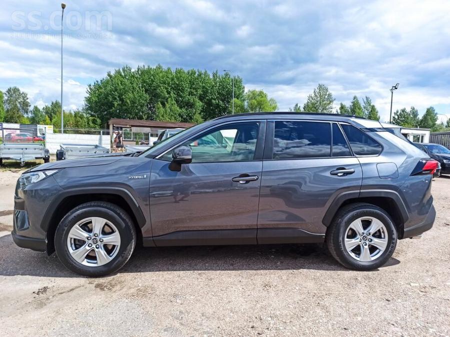 Grey Toyota RAV4 2019 in Daugavpils, with an engine capacity of 2.50 L and mileage of 0 thousand km for 23300 €, photo 9 on AUTOMOTO.COM.LV
