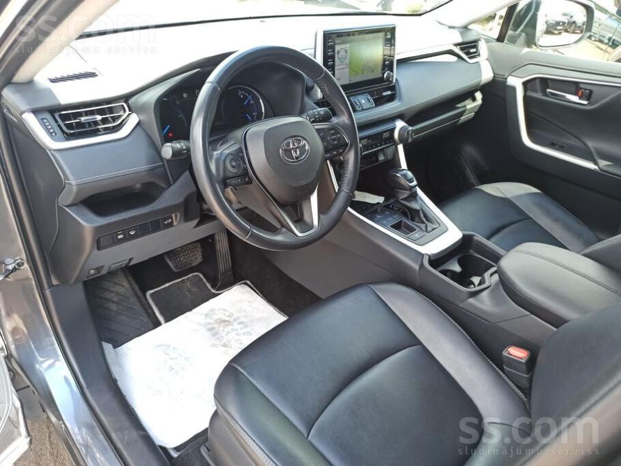 Grey Toyota RAV4 2019 in Daugavpils, with an engine capacity of 2.50 L and mileage of 0 thousand km for 23300 €, photo 13 on AUTOMOTO.COM.LV