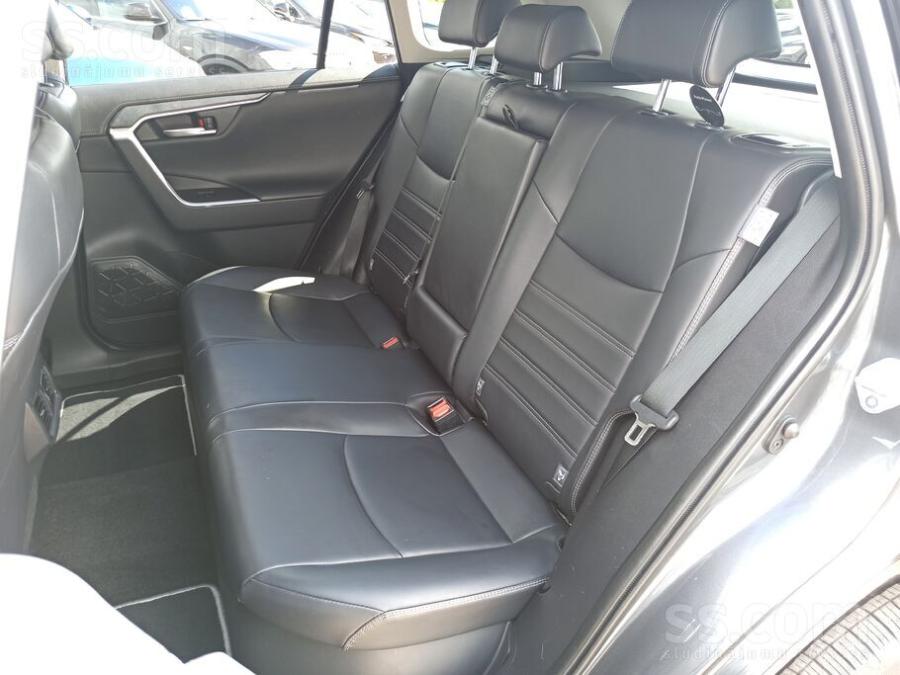 Grey Toyota RAV4 2019 in Daugavpils, with an engine capacity of 2.50 L and mileage of 0 thousand km for 23300 €, photo 15 on AUTOMOTO.COM.LV