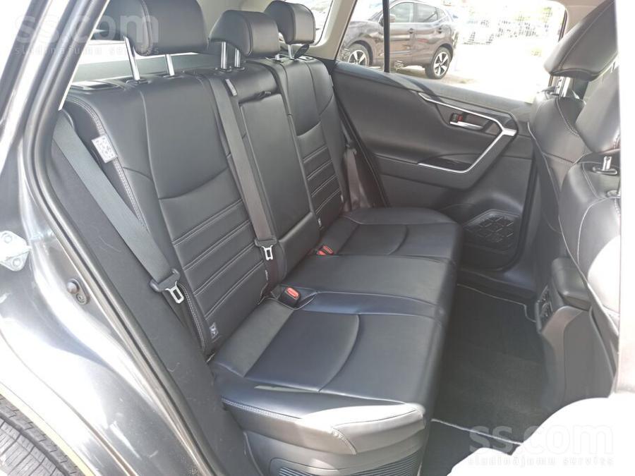 Grey Toyota RAV4 2019 in Daugavpils, with an engine capacity of 2.50 L and mileage of 0 thousand km for 23300 €, photo 16 on AUTOMOTO.COM.LV