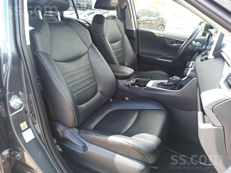 Grey Toyota RAV4 2019 in Daugavpils, with an engine capacity of 2.50 L and mileage of 0 thousand km for 23300 €, photo 17 on AUTOMOTO.COM.LV