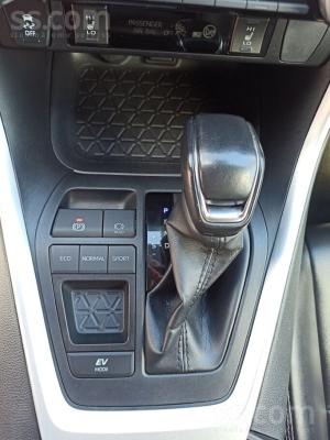 Grey Toyota RAV4 2019 in Daugavpils, with an engine capacity of 2.50 L and mileage of 0 thousand km for 23300 €, photo 28 on AUTOMOTO.COM.LV