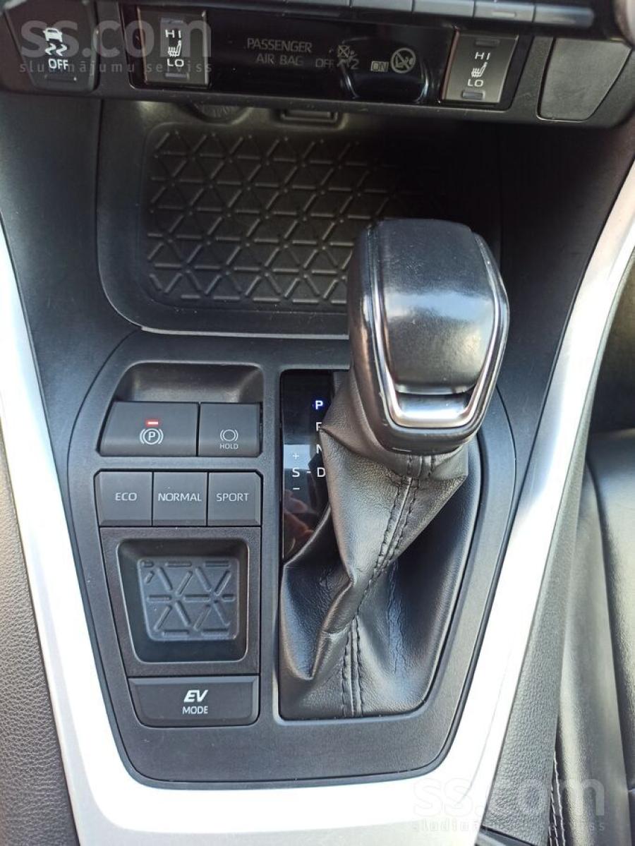 Grey Toyota RAV4 2019 in Daugavpils, with an engine capacity of 2.50 L and mileage of 0 thousand km for 23300 €, photo 28 on AUTOMOTO.COM.LV