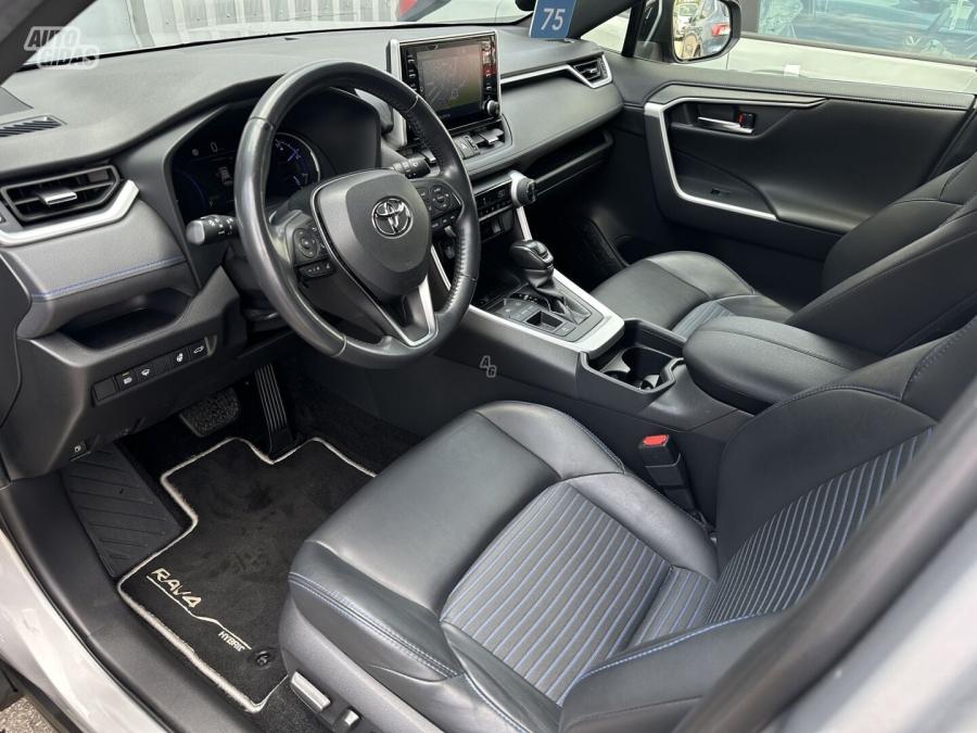 Grey Toyota RAV4 2019 in Kaunas, with an engine capacity of 2.50 L and mileage of 125 thousand km for 26774 €, photo 10 on AUTOMOTO.COM.LV