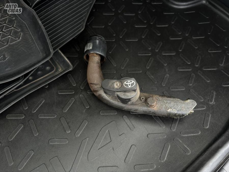 Grey Toyota RAV4 2019 in Kaunas, with an engine capacity of 2.50 L and mileage of 125 thousand km for 26774 €, photo 14 on AUTOMOTO.COM.LV