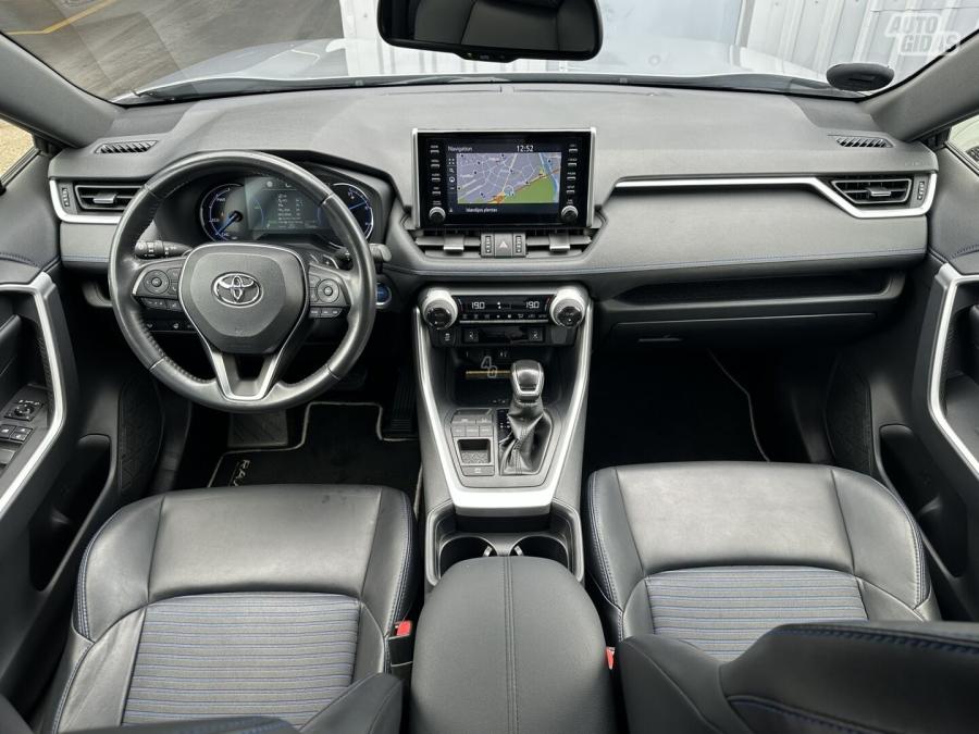 Grey Toyota RAV4 2019 in Kaunas, with an engine capacity of 2.50 L and mileage of 125 thousand km for 26774 €, photo 16 on AUTOMOTO.COM.LV